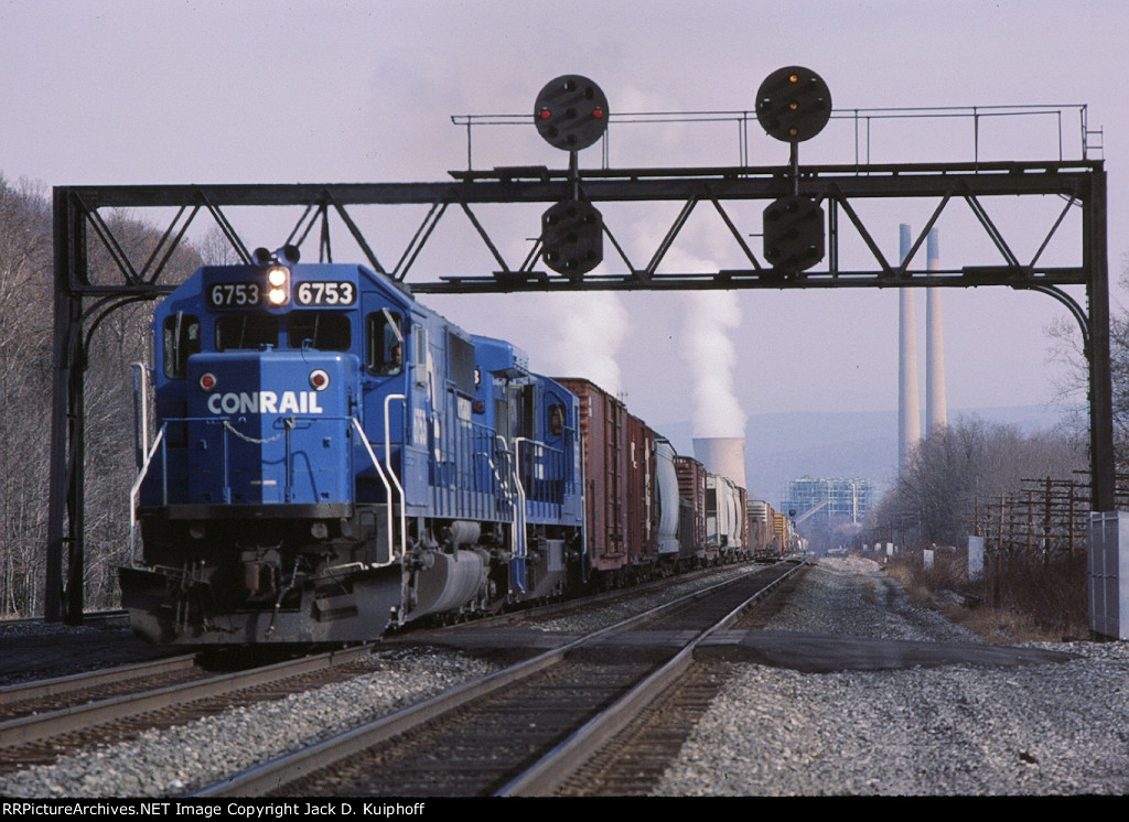 CR 6753 leads a west bound on under the PRR signals,
